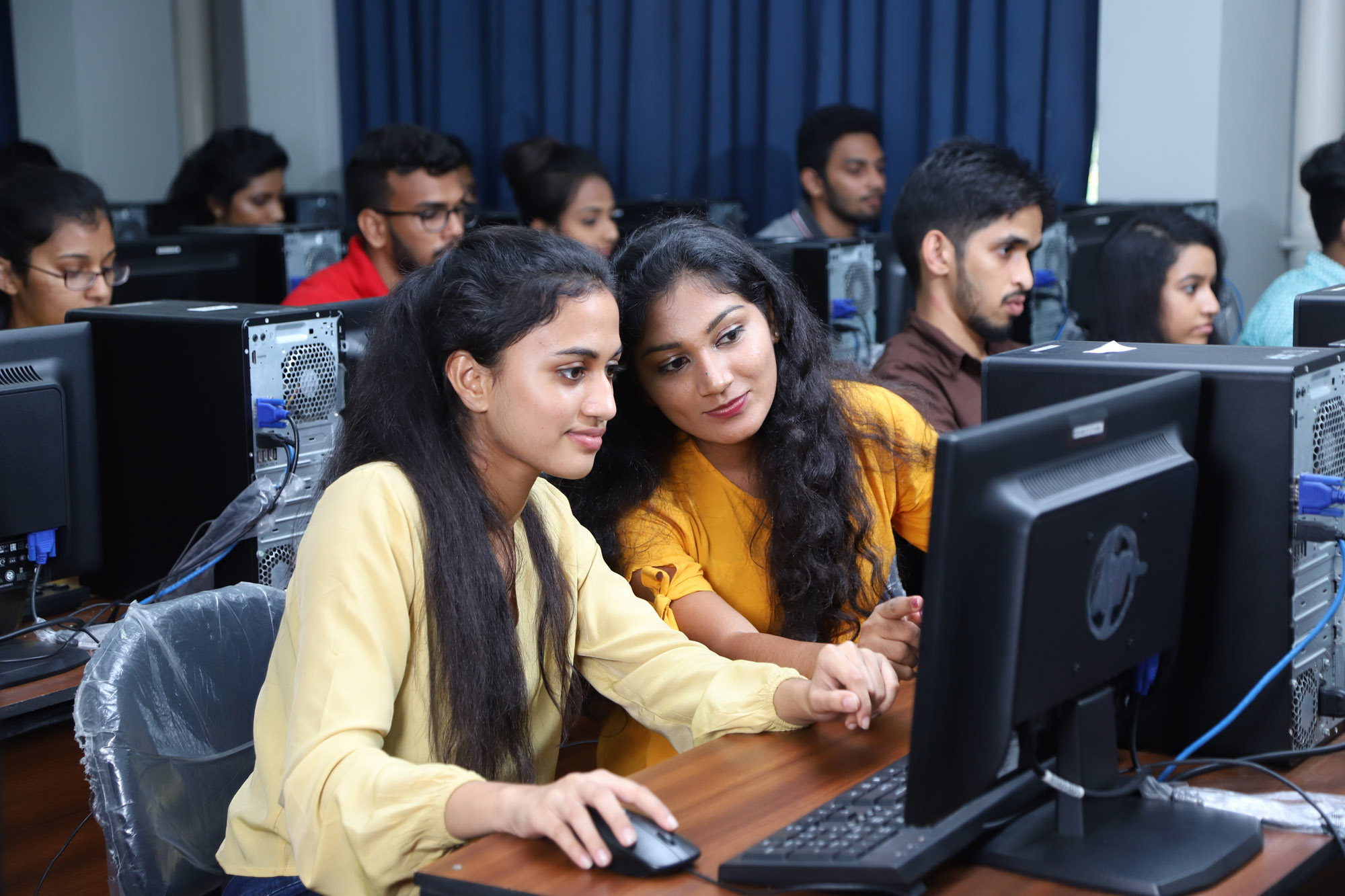 Aquinas College of Higher Studies | Computer Labs